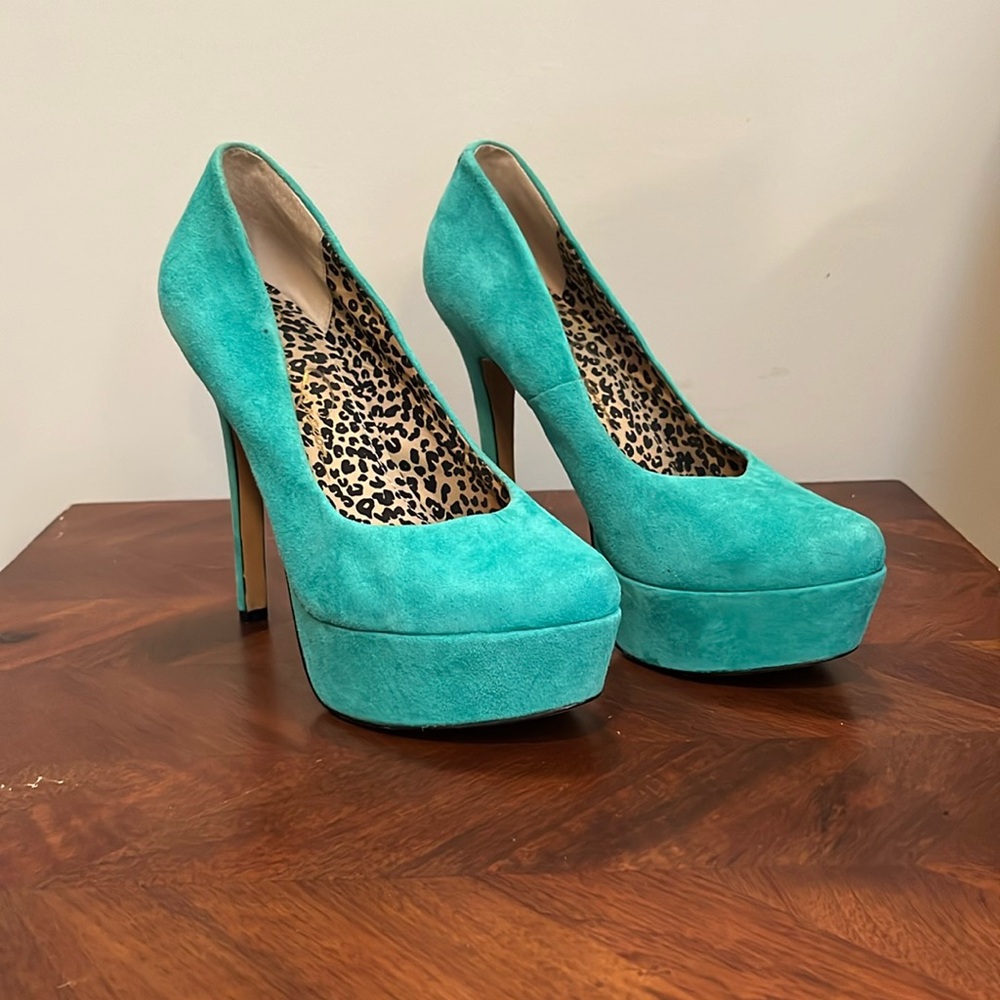 Jessica Simpson Emerald/Teal Green Faux Suede 5” Plat… - Gem